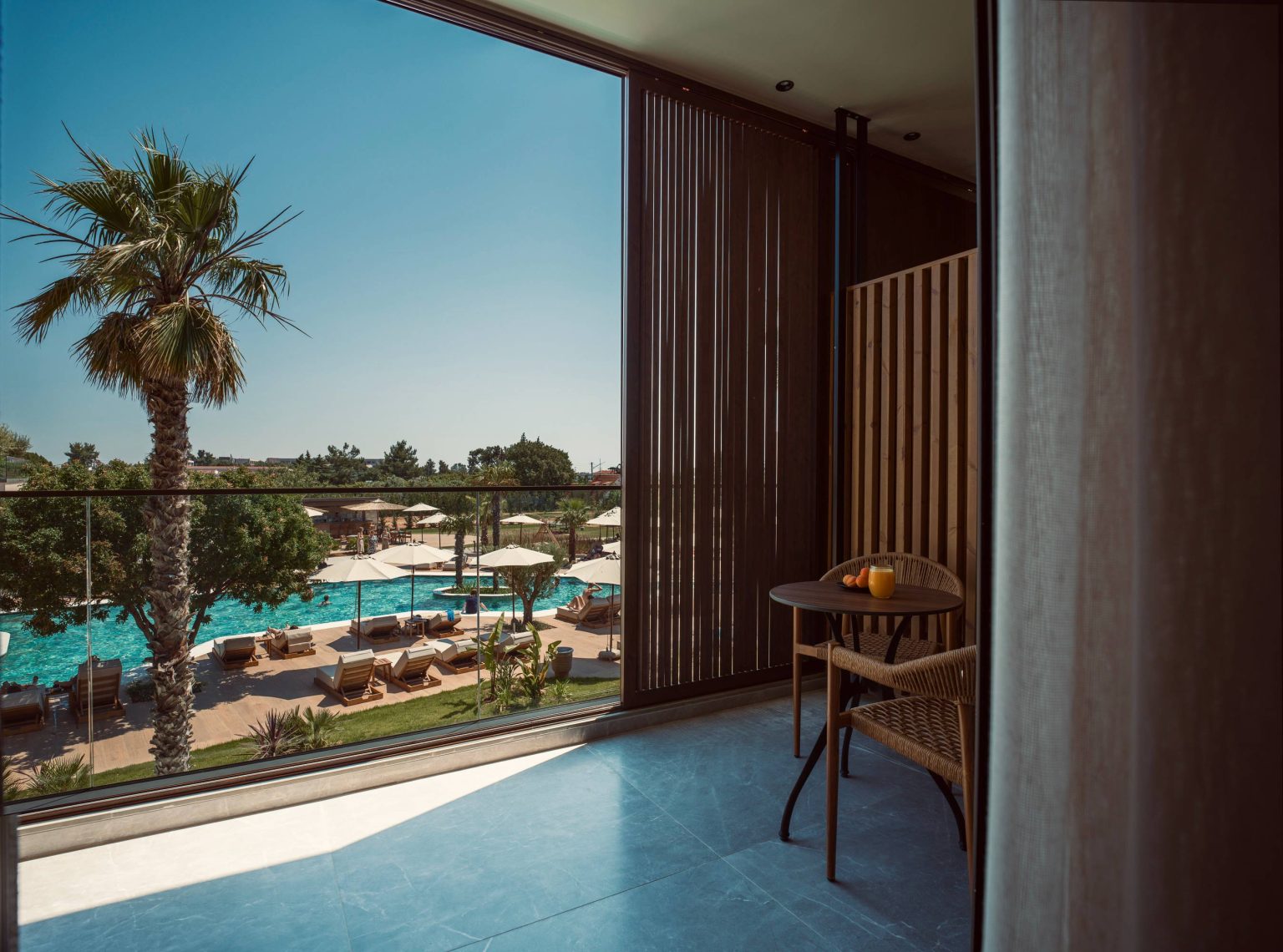 Home - Portes Theros